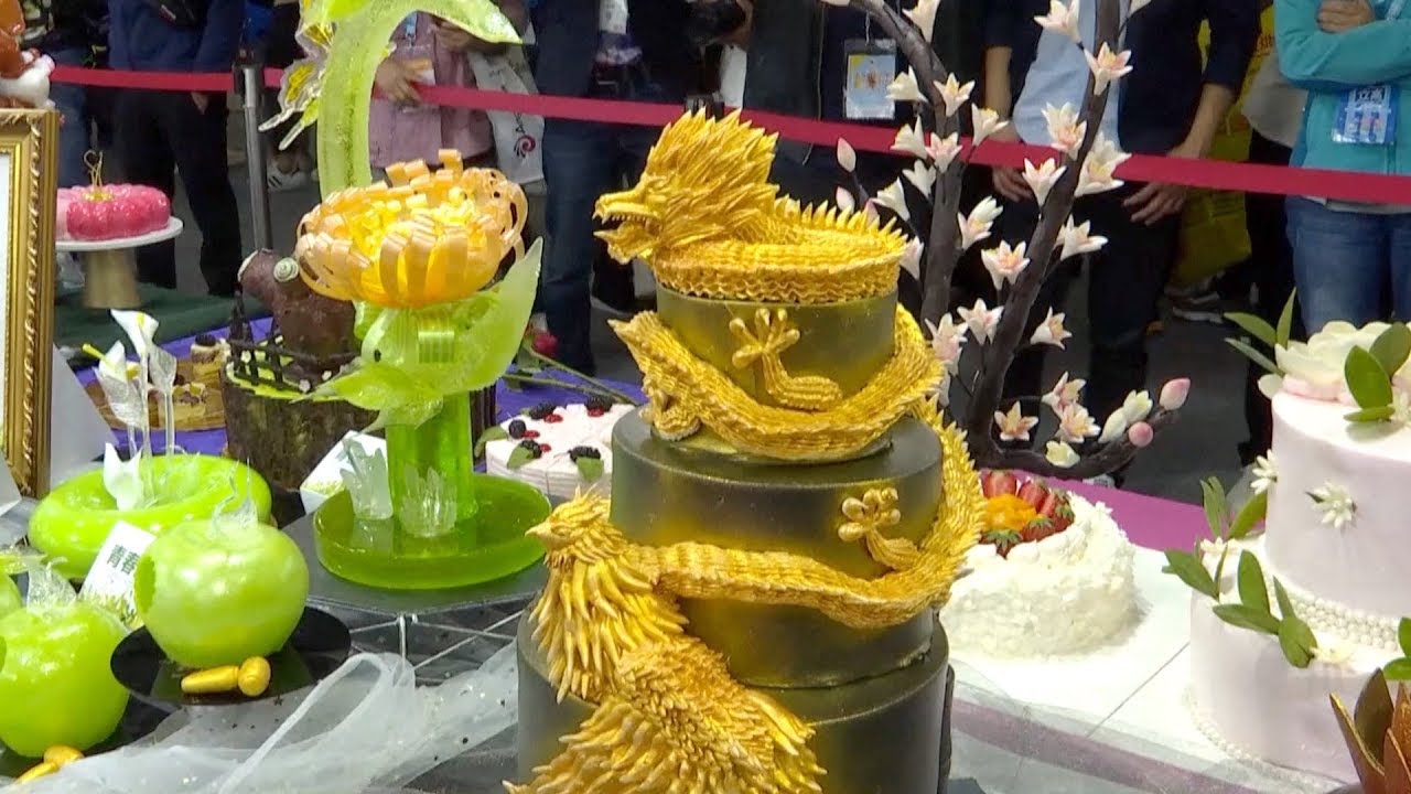 Chinese pastry cooks show off skills at Shanghai competition - YouTube