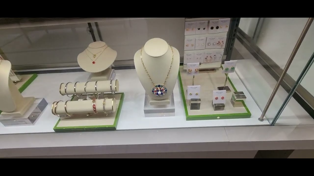 Hudson Bay - Scarborough Town Centre Mall - YouTube