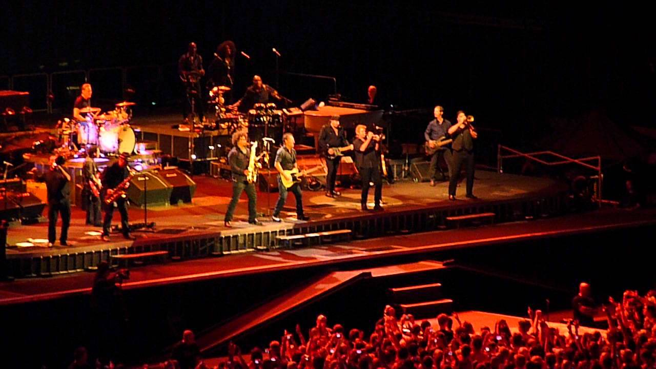 Bruce Springsteen in Prague - Thunder Road, Born in the USA - YouTube