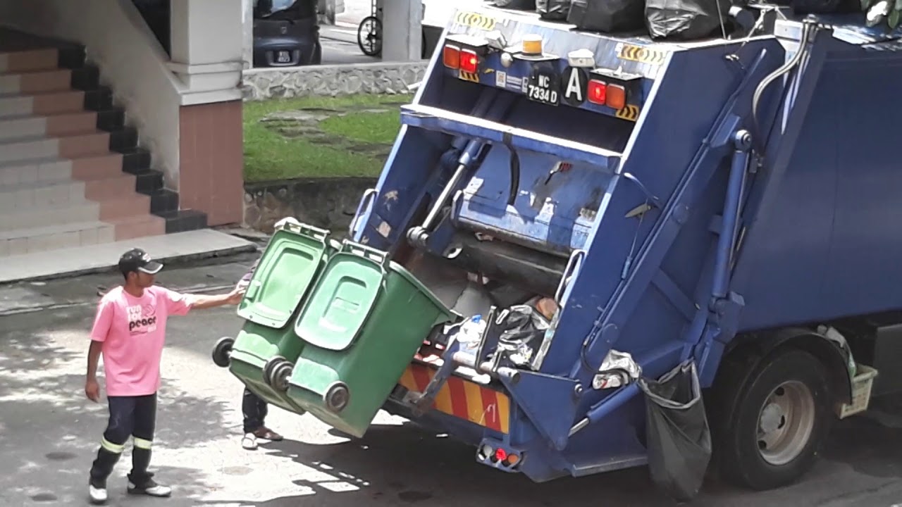 Garbage truck malaysia - YouTube