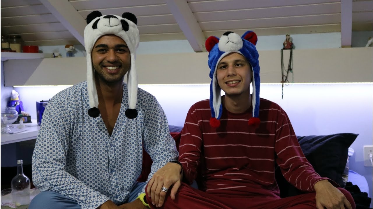 Na cama com Ariel: entrevistando Martin Backes - YouTube