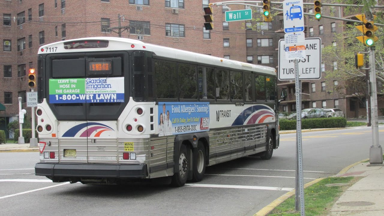 NJT MCI D4500CT #7117 on the 128 to North Bergen via Boulevard East ...