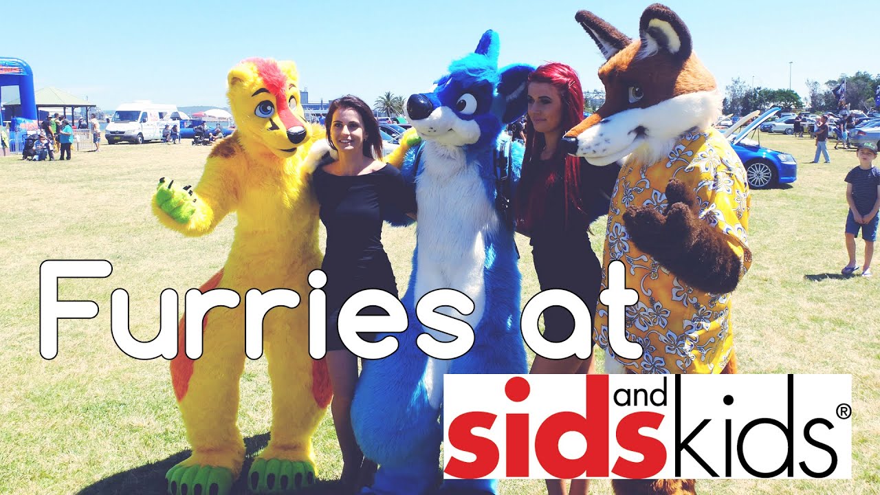 FURRIES AND FURSUITS AT SIDS AND KIDS 2014 - YouTube