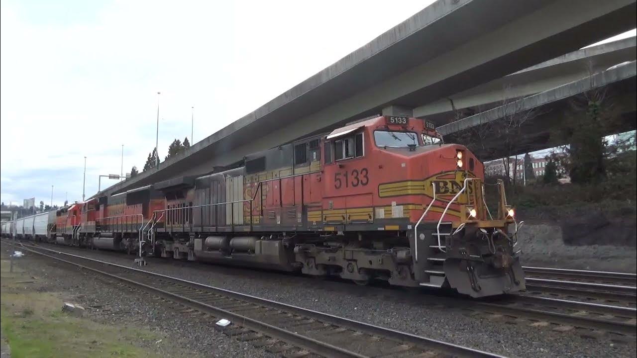 (Southbound) BNSF Priority Manifest Train departs 21ST Street. - YouTube