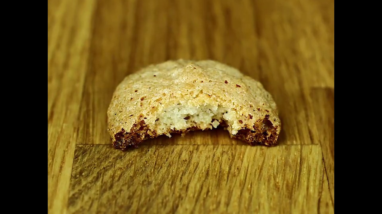 Amaretti des petits biscuits italien parfumé à l'amande, croustillant ...
