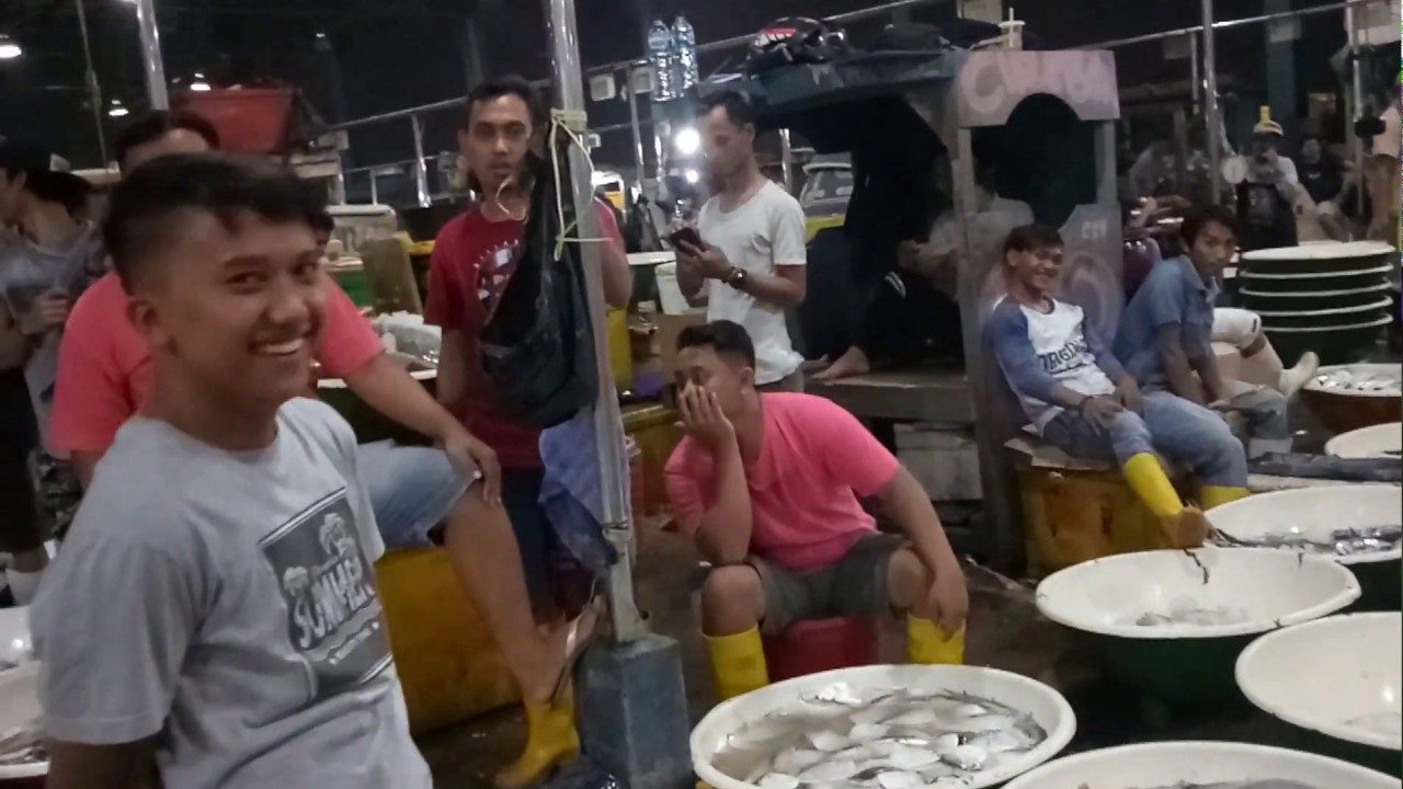Pasar ikan terbesar Muara Angke, - YouTube