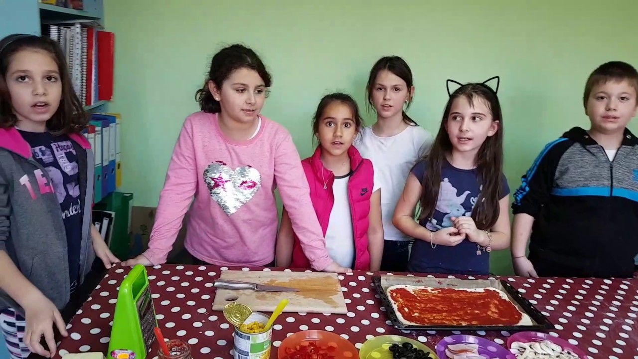 3rd graders cooking a pizza | group 2 - YouTube