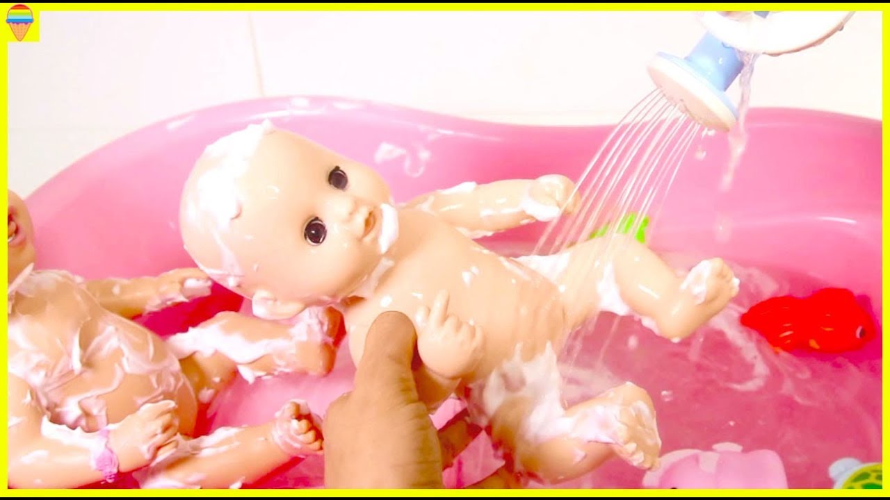 Baby doll Bath Play Learn colors Wheels on the bus nursery rhymes - YouTube