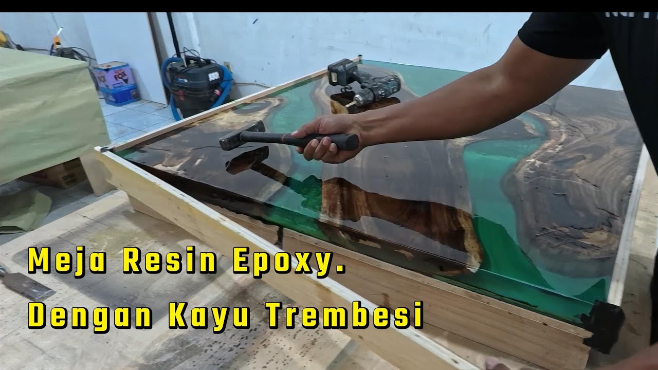 MEJA EPOXY RESIN KAYU TREMBESI. HIJAU METALIK - YouTube