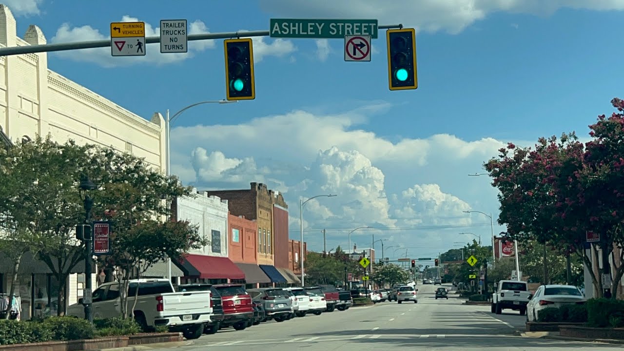 Douglas Georgia ~ 11,000 People But Has A STARBUCKS 🤯 - YouTube