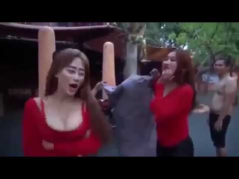 BIKIN NGILER! PAMELA SAFITRI BUKA BAJU
