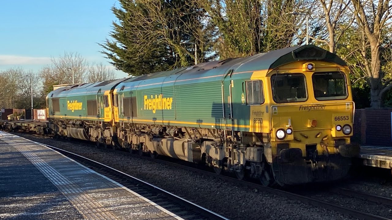 66553 double headed with “Ruby” 66540 4L87 containers 66589 on tow 14: ...