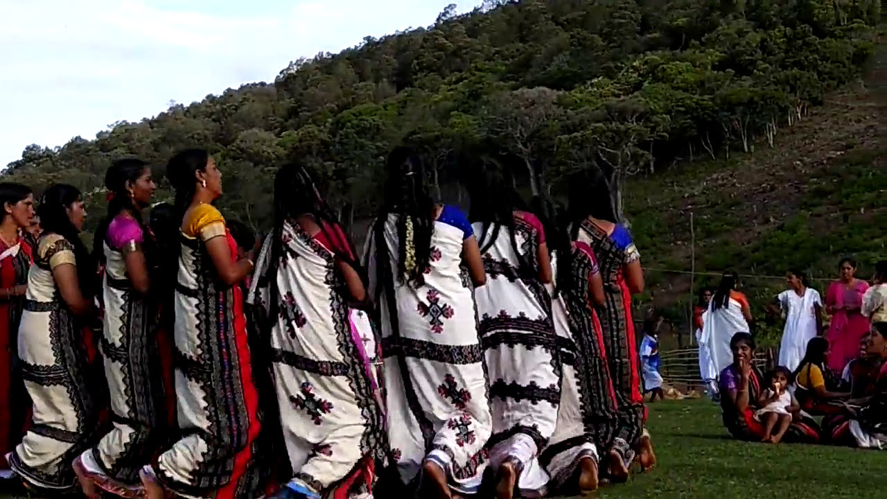 Thodas female dance in their village - YouTube