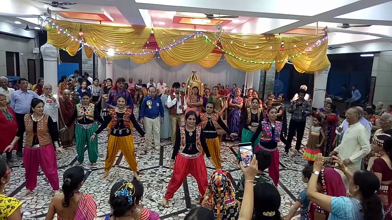 Yoga Garba On 'Chogada' By AAROGYYAM YOGA INSTITUTE - YouTube