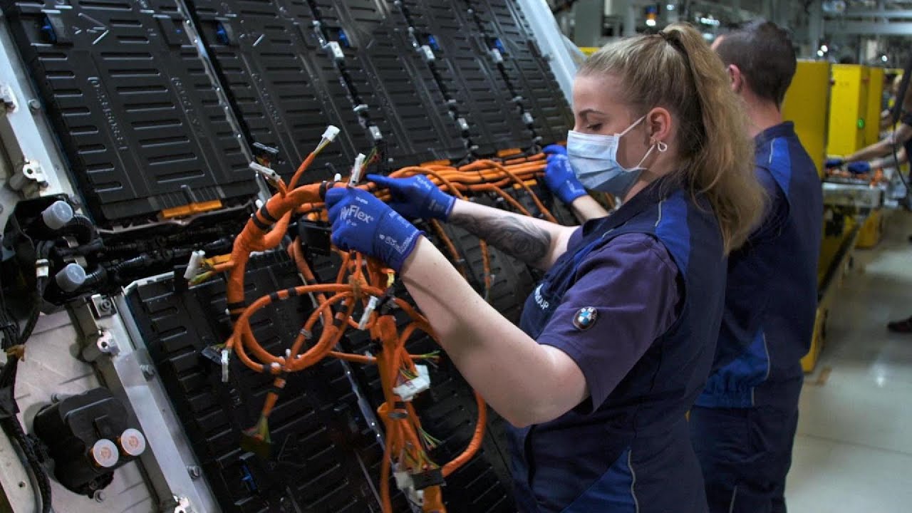 How It's Made Production BMW High-voltage Batteries modules - YouTube