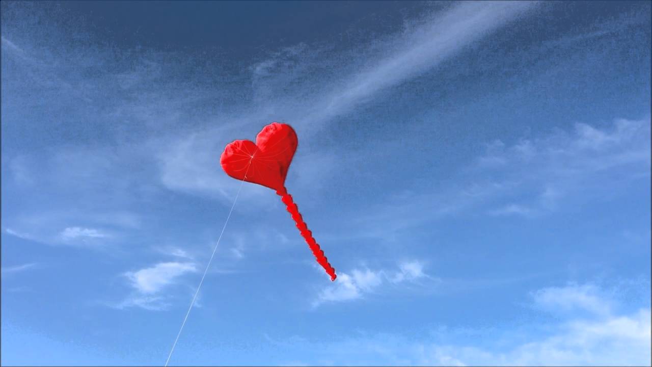 Peter Lynn Flying heart kite - YouTube