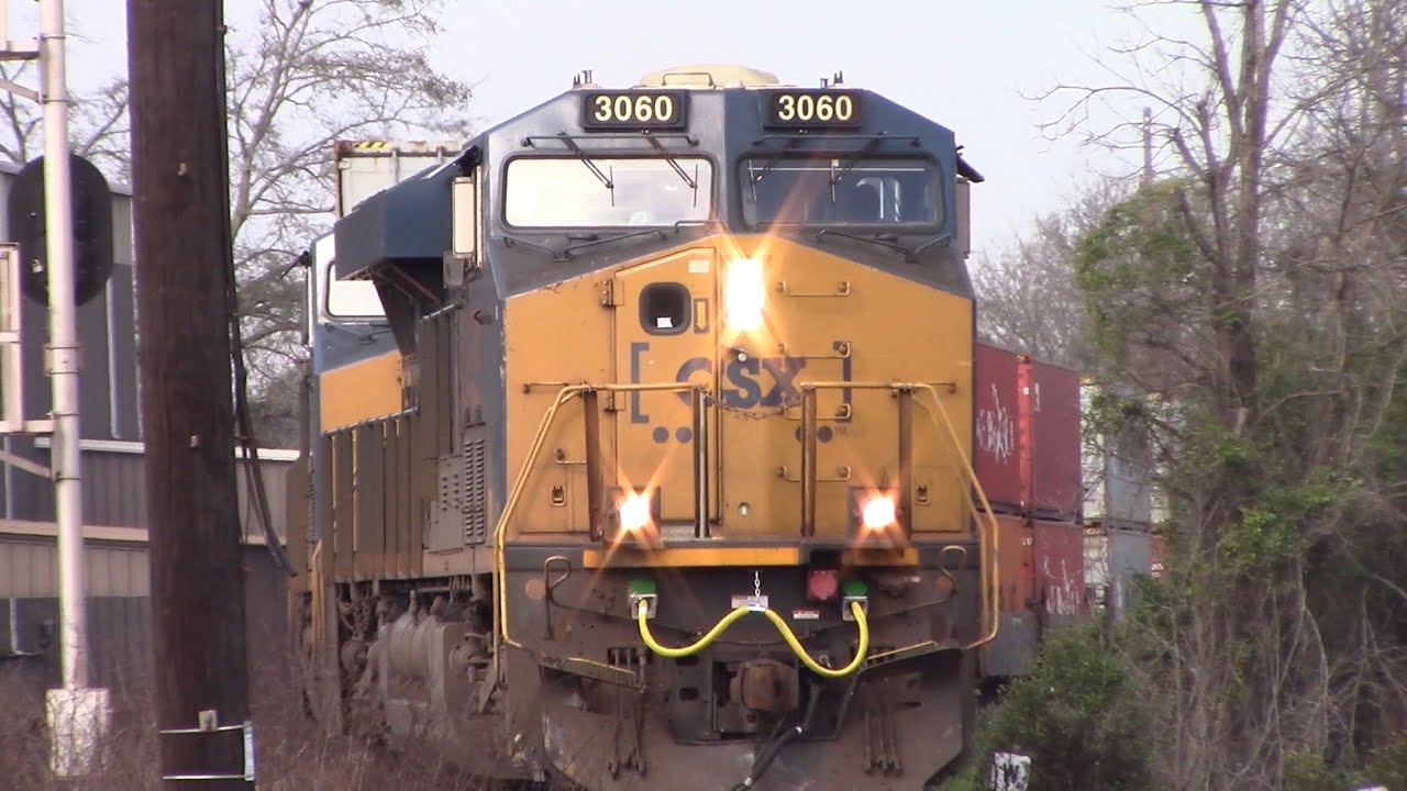 CSX 3060 leads CSX I025-26 pounding the diamonds at Cordele, GA 2/27/22 ...