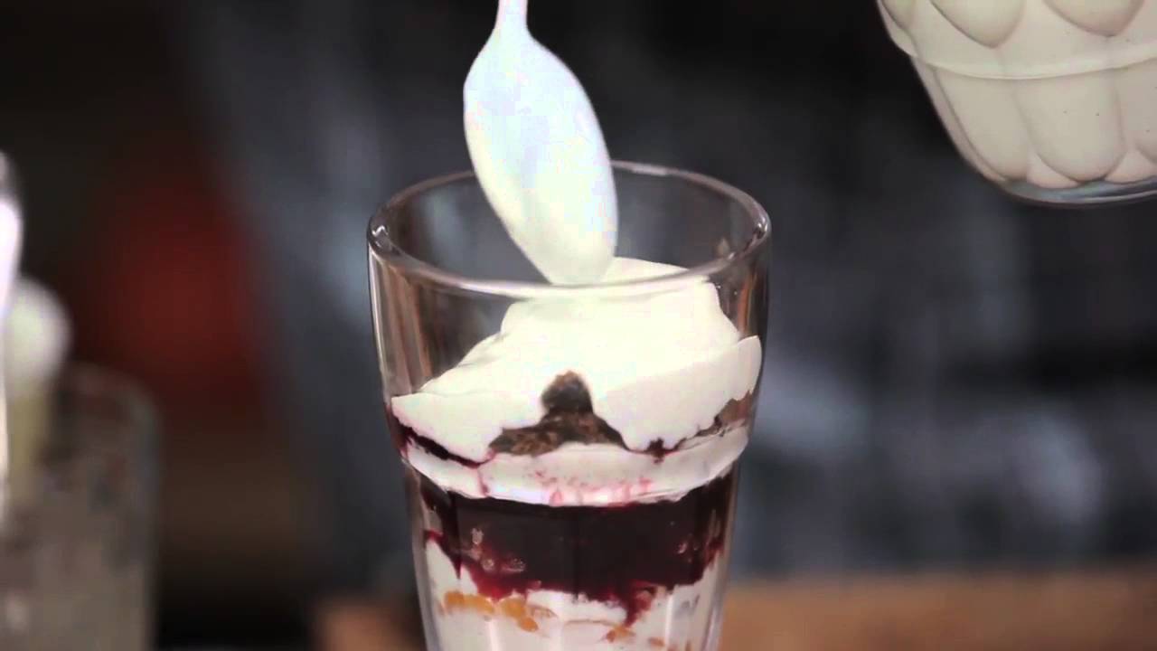 072 Christmas Ice Cream Sundae Jamie Oliver - YouTube