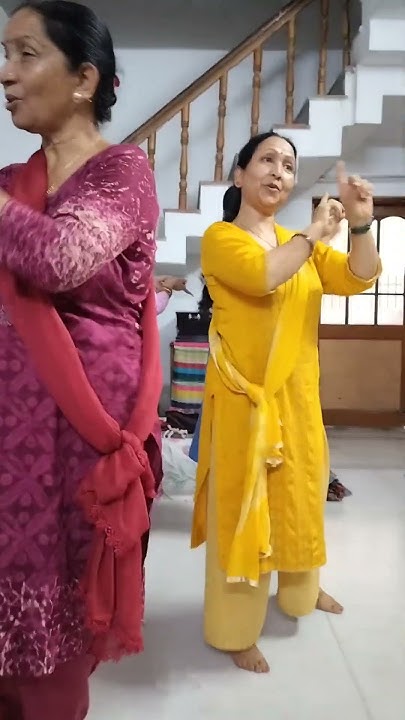 गढ़वाली चौंफुला लोकनृत्य गढ़ लंक भितर बै केकी होली डाली बै अमुआ की