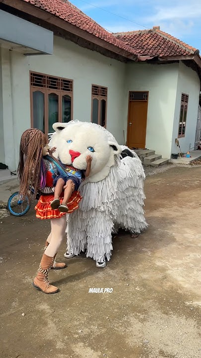 Bety kasih umpan ibra ke can macanan - YouTube