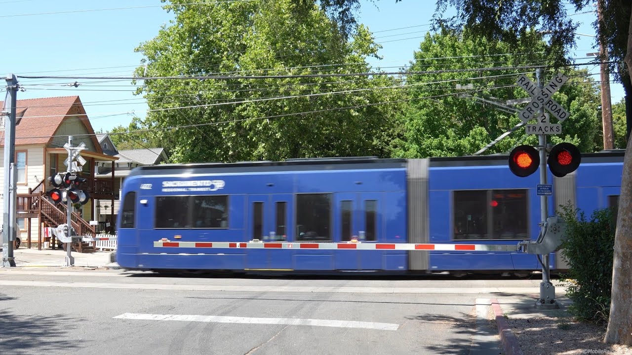 SACRT Light Rail Trains | 14th St. Railroad Crossing, Sacramento CA ...