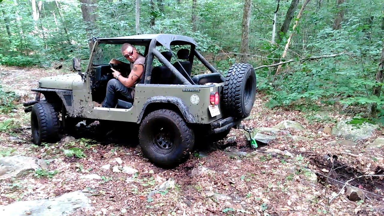 OFF-ROADING JEEP STUCK ON ROCK - YouTube