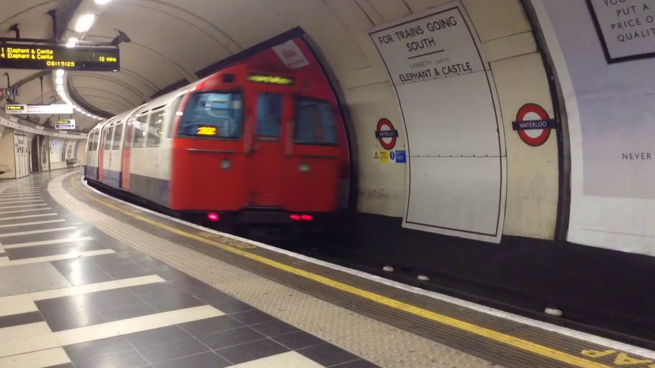 Bakerloo line at Waterloo: 8/16 - YouTube