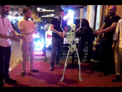 İskelet adam dans show