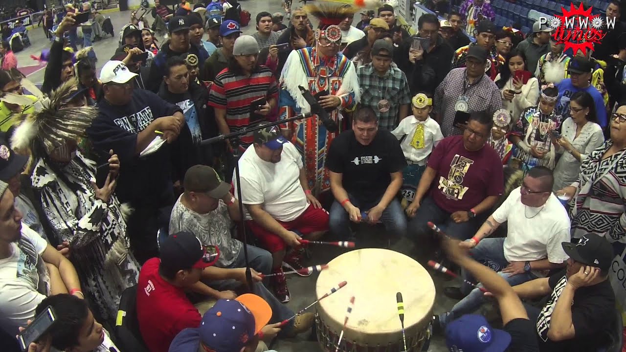 Northern Cree Singers Intertribal Song @ FSIN Powwow 2015 - YouTube