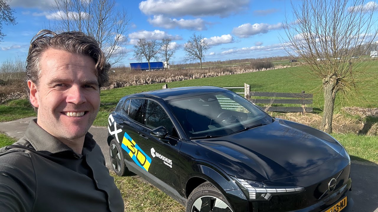 Volvo EX30 | Snelste Volvo ooit gemaakt | interessante cross-over - YouTube