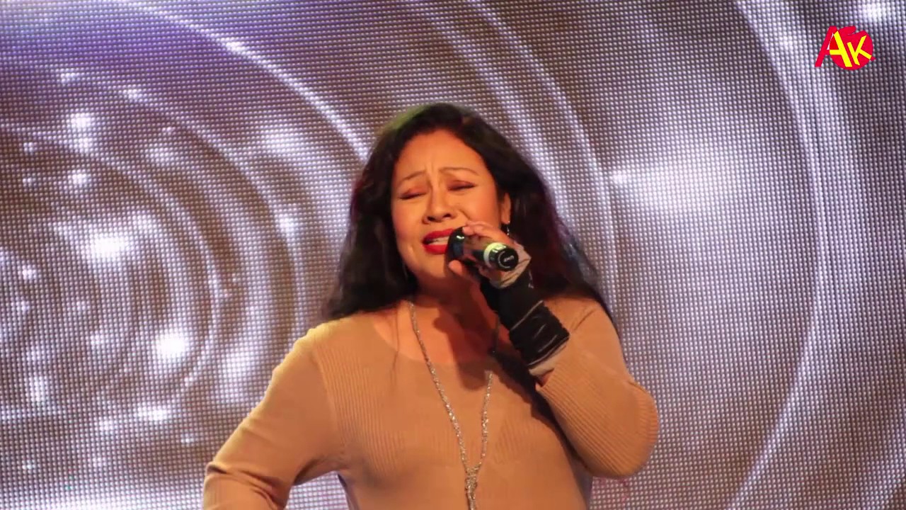 Gauri Malla Live Singing on Celebraty Run way 2073, Nepal || गौरी ...