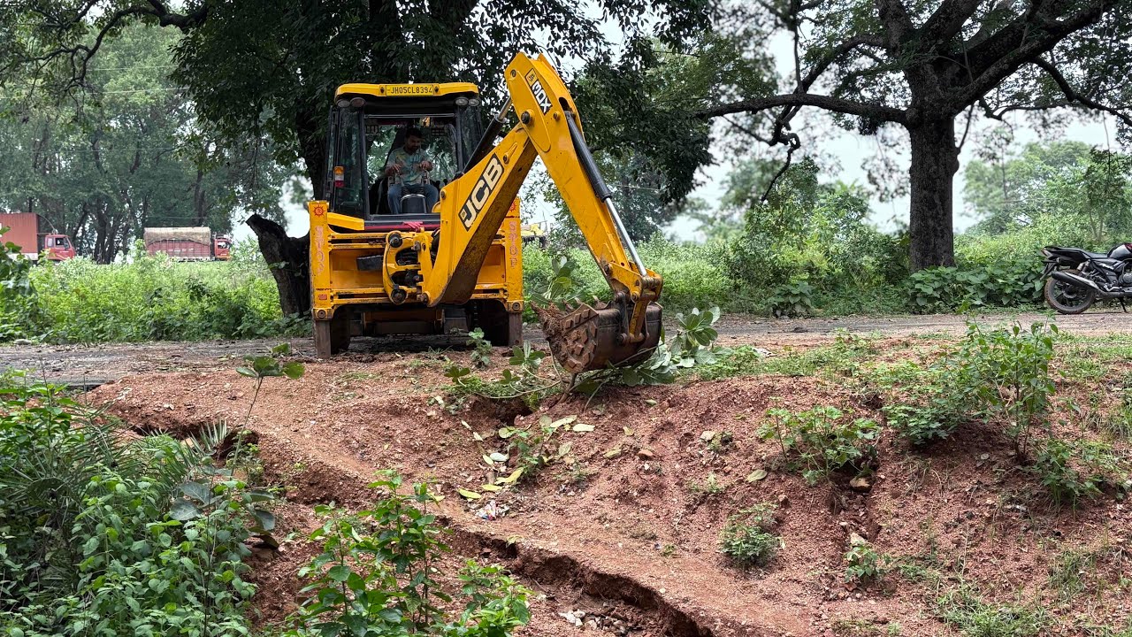 Mahindra Swaraj Tractor Fails – JCB 3DX Backhoe Machine Rescues ...