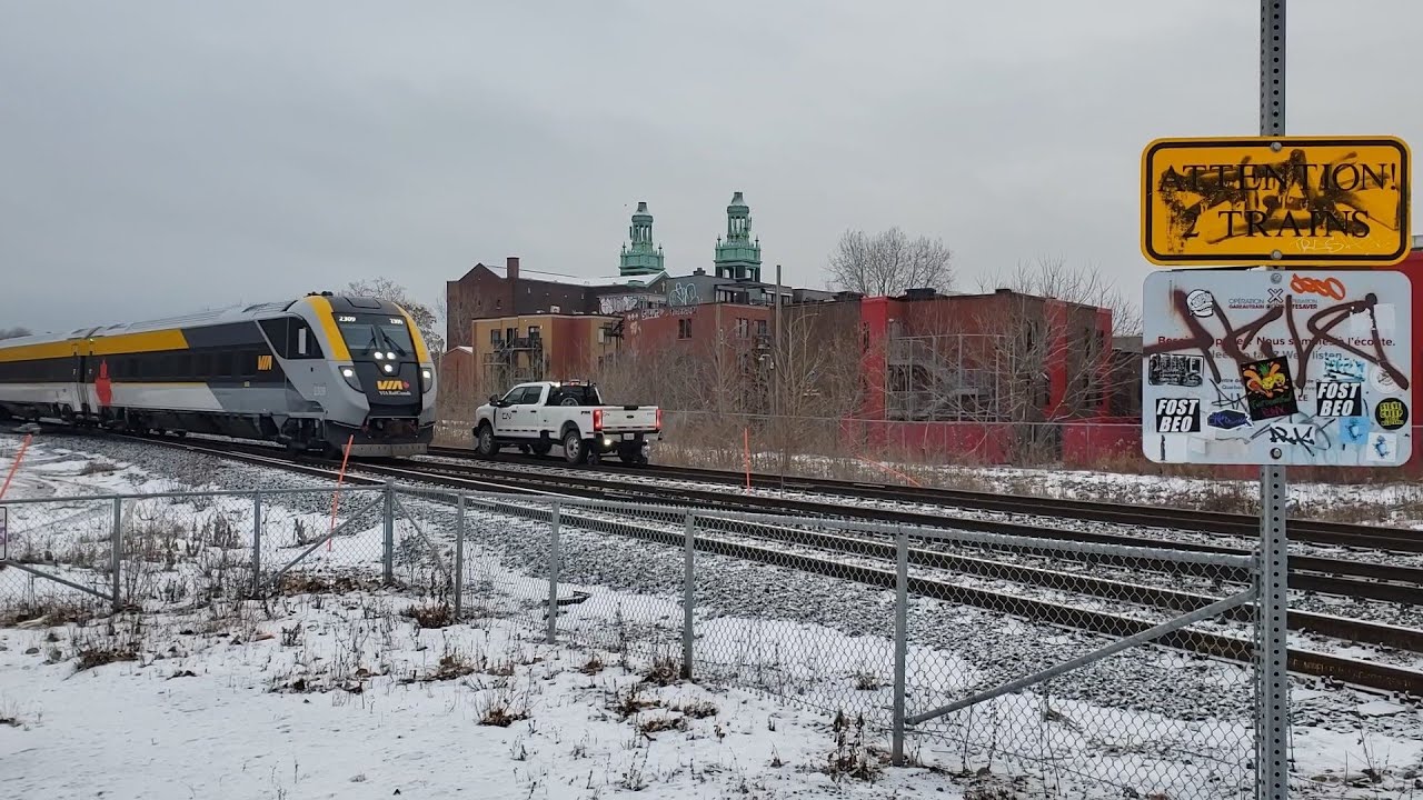 WINTER TRAINS 2 For 1 CN Maintenance Pickup Meets Via Rail Siemens ...
