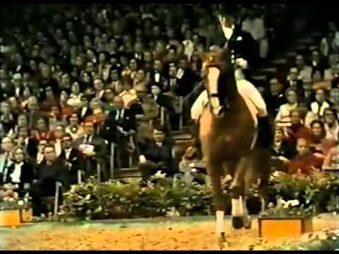 Liselott Linsenhoff in Vienna 1972 - YouTube