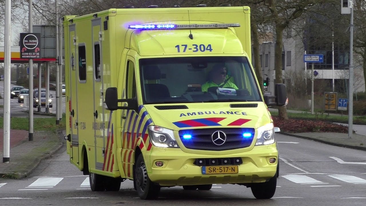 MICU 17-304 en 2x MICU 13-301 vertrekken met spoed vanaf verschillende ...