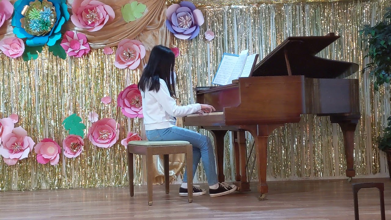 Hallie Wang piano Yesterday Once More - YouTube