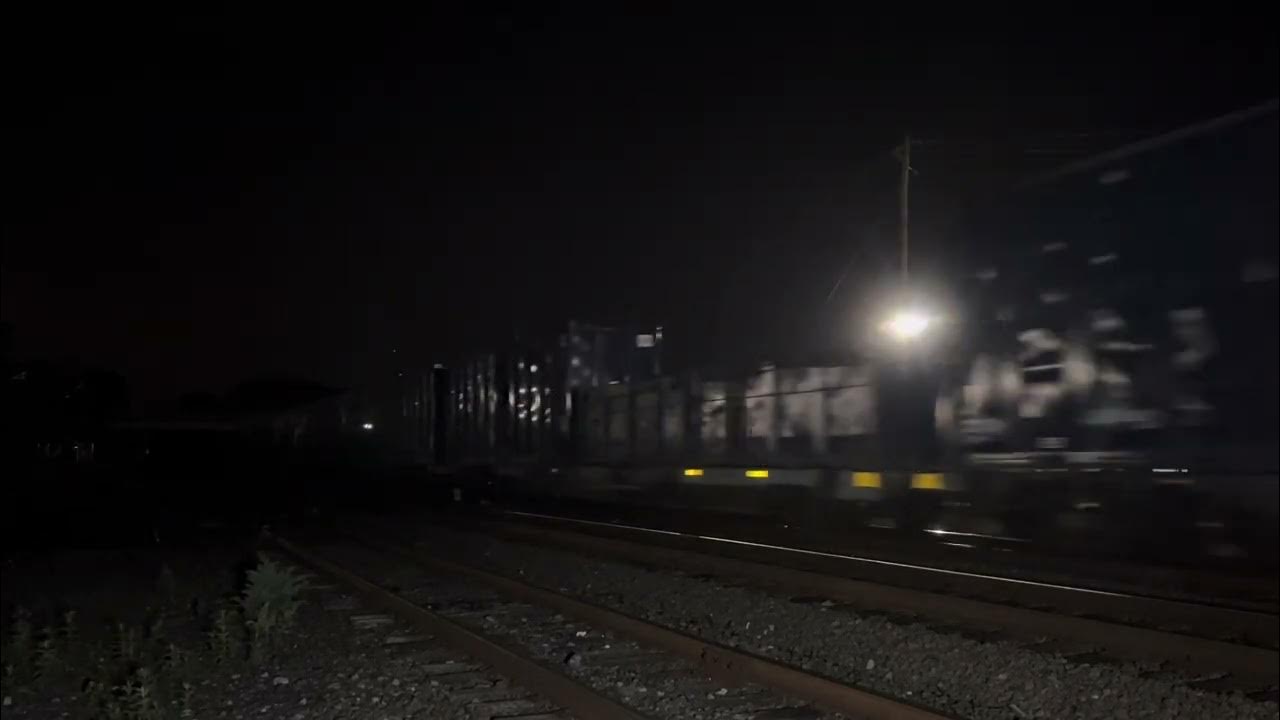 NS 4158 AC44C6M leads NS 8102 “PRR” trailing! At south Plainfield - YouTube