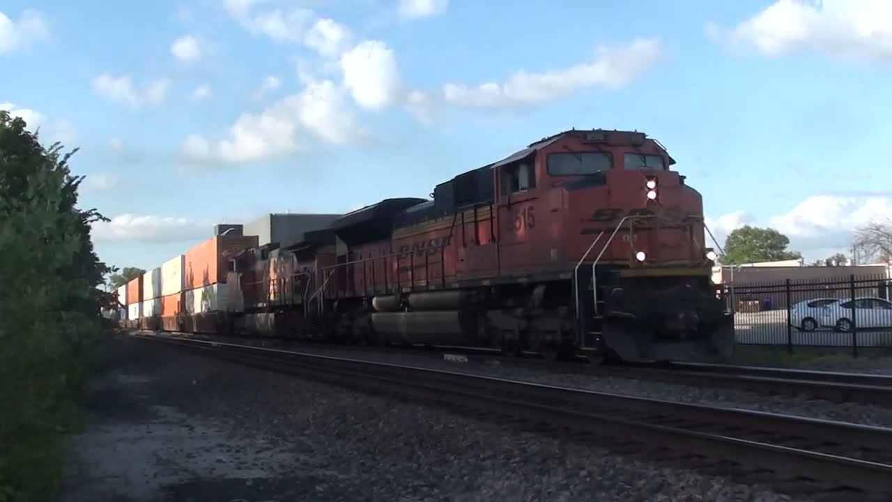 BNSF #8515 Leads WB Stacktrain. Olathe, KS 9/3/22 - YouTube