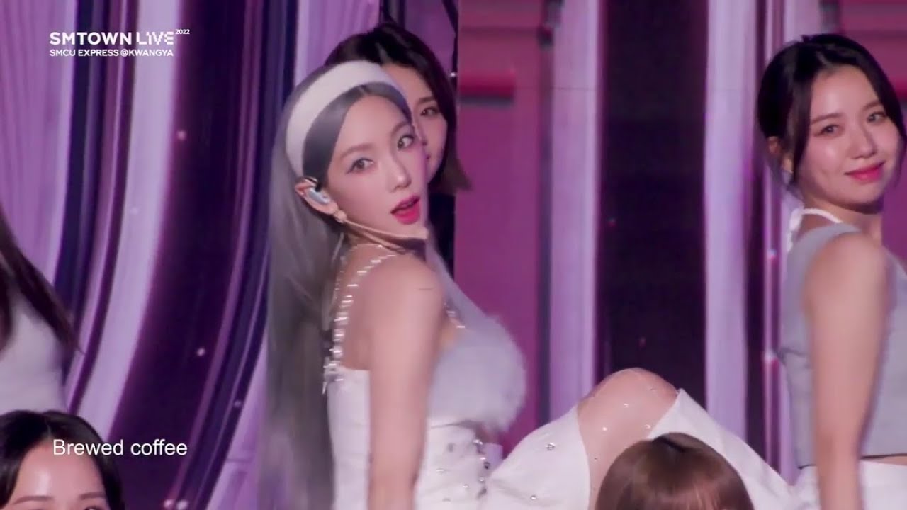 TAEYEON 태연 2022 SMTOWN Concert - WEEKEND Fancam - YouTube