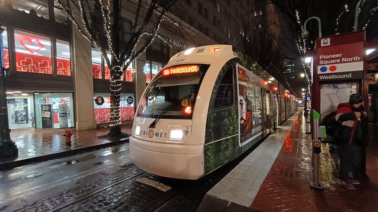 TriMet MAX Red Line ride from Lloyd Center to Rose Quarter Transit ...