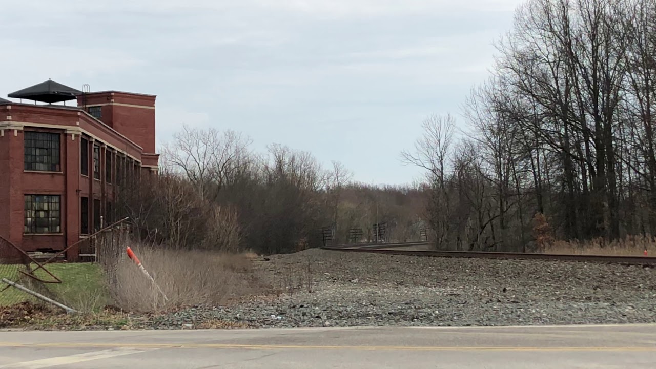 NS 7692 & 4180 Lead Westbound Manifest at Lake Street - YouTube
