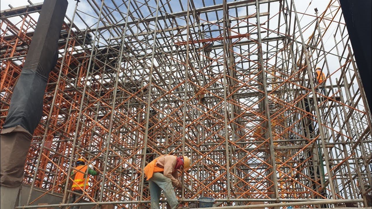 Amazing Scaffolding Arrangement - YouTube