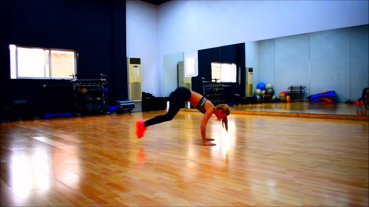 Jumping into the weekend like.. Burpees | Dés Kargakou - YouTube