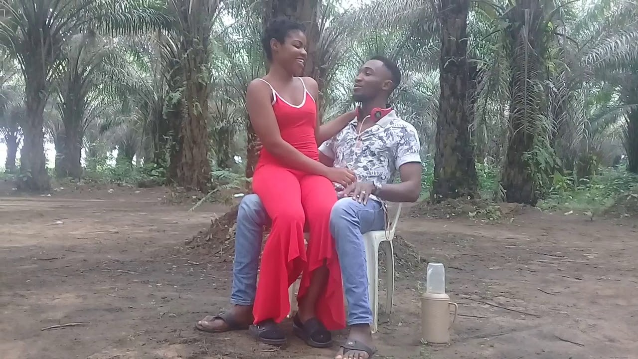 GIRLS FIGHTS OVER A GUY - YouTube