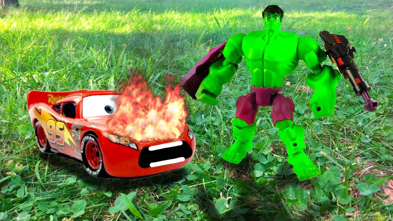 Disney Pixar Cars 3 Lightning McQueen Huge Crash Starts Fire Saved by ...