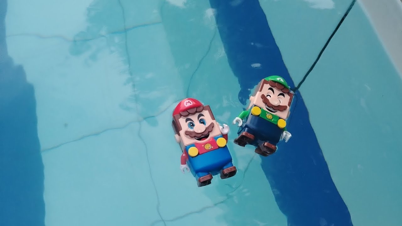 MARIO AND LUIGI ENJOYING SWIMMING POOL - YouTube