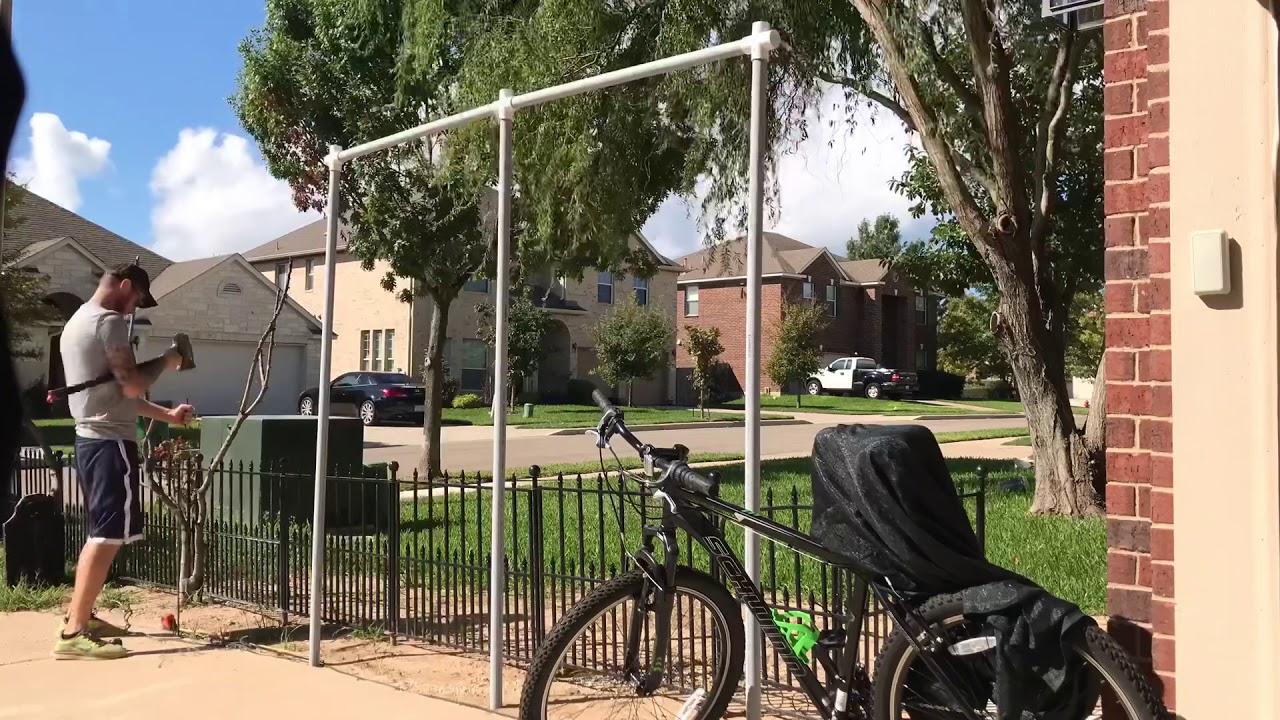 Fake Chainlink Fence w/ Barbed Wire Time-lapse - Zombie Halloween Yard ...