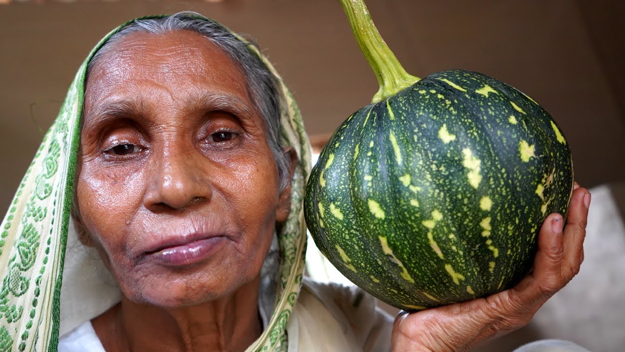 Kacha Kumro diye Pakal & Bain Fish Curry Prepared by our Granny and my ...