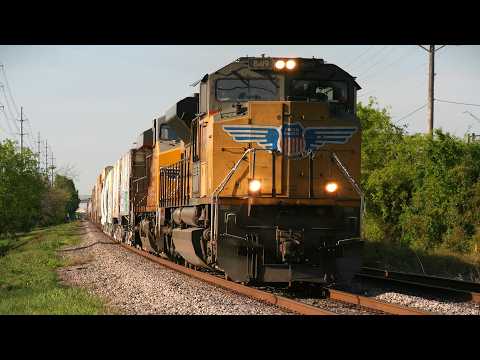UP 8419 North Before Disaster Strikes | Austin, TX - YouTube