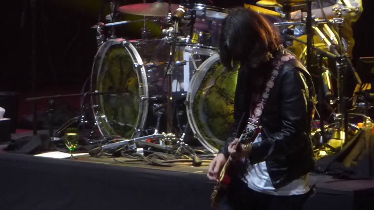 "Elizabeth Dear & Fools Gold" The Stone Roses@Madison Square Garden New ...